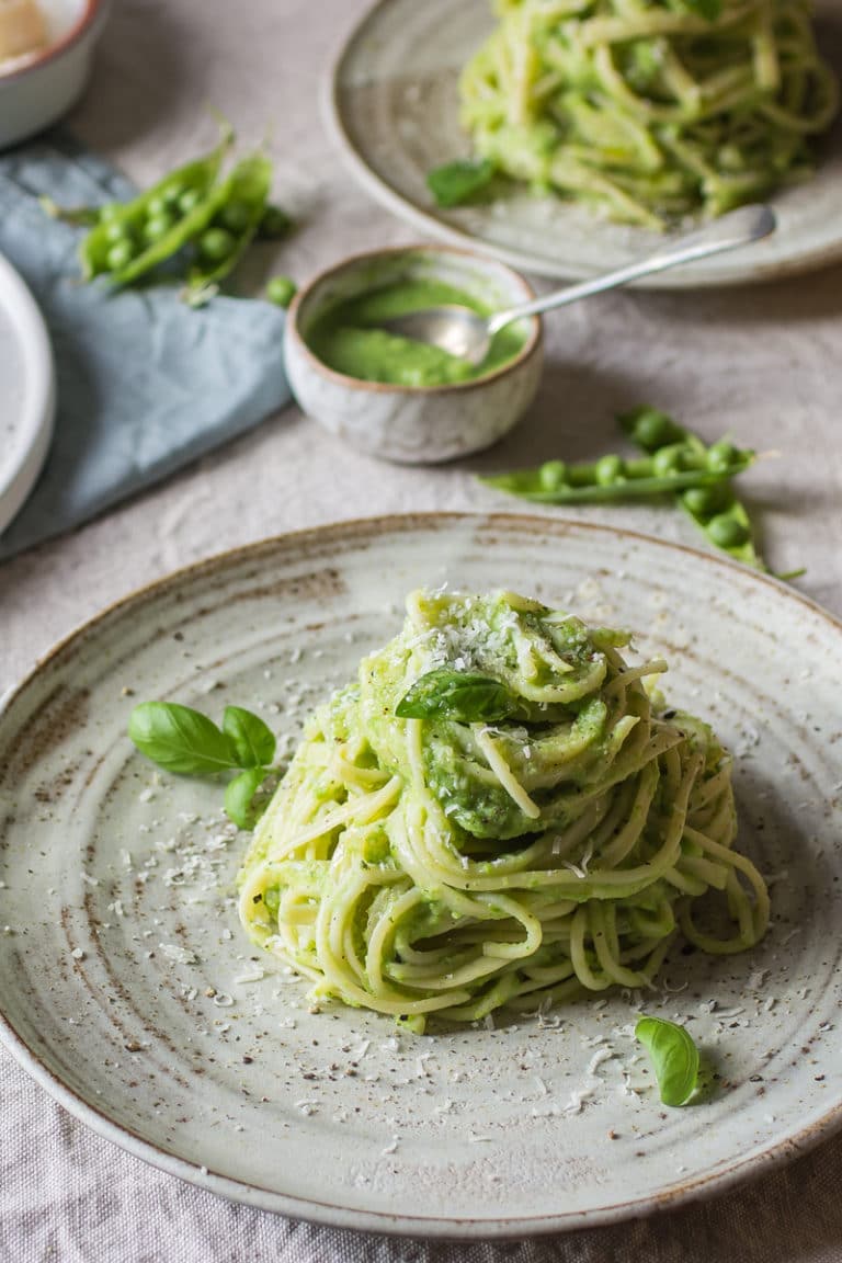 Pea Pasta - Simple summer spaghetti tossed in pea pesto - ProperFoodie