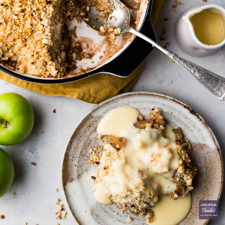 Apple Crumble with Cinnamon and Hazelnut - ProperFoodie