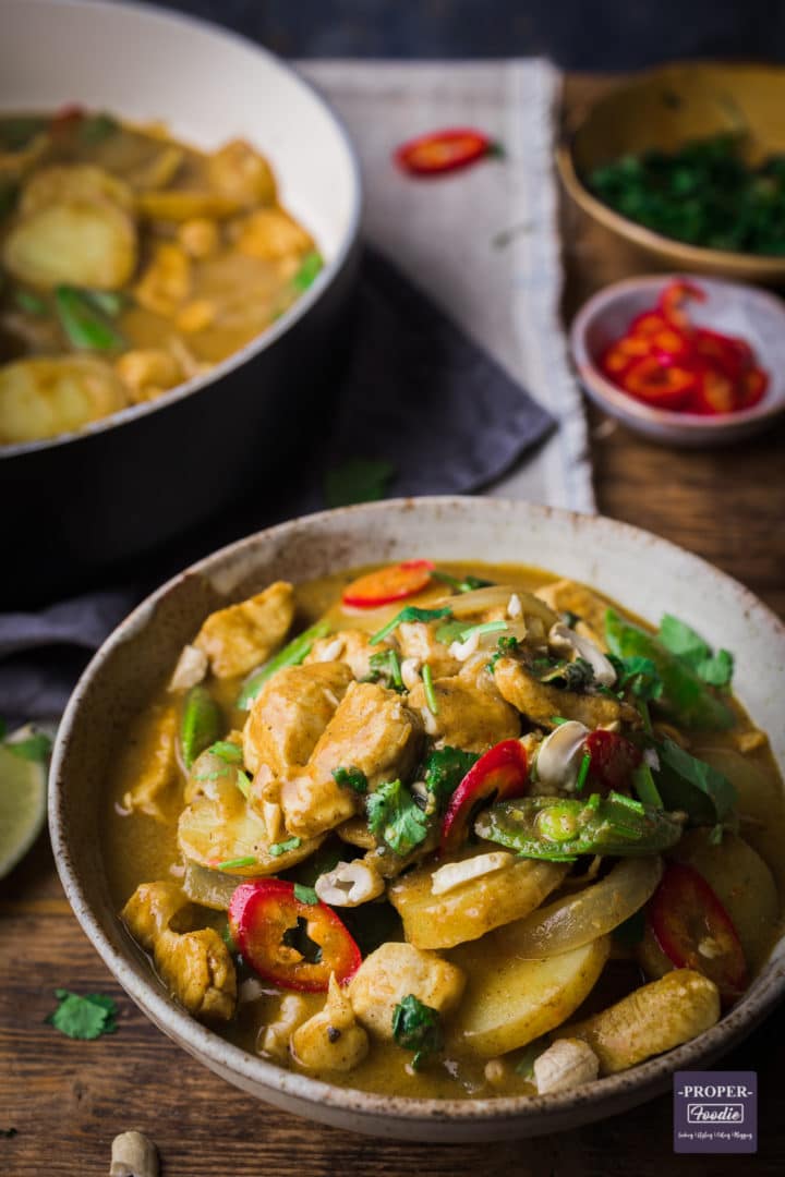 Massaman Curry (plus recipe video + step by step guide) - ProperFoodie