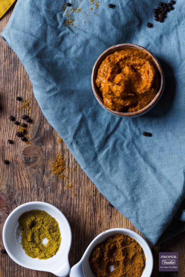 Thai Yellow Curry Paste (+ Recipe video for Thai pastes) - ProperFoodie