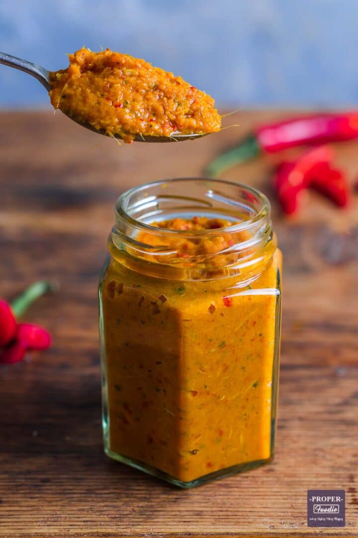 Thai Red Curry Paste - homemade in 10 minutes - ProperFoodie